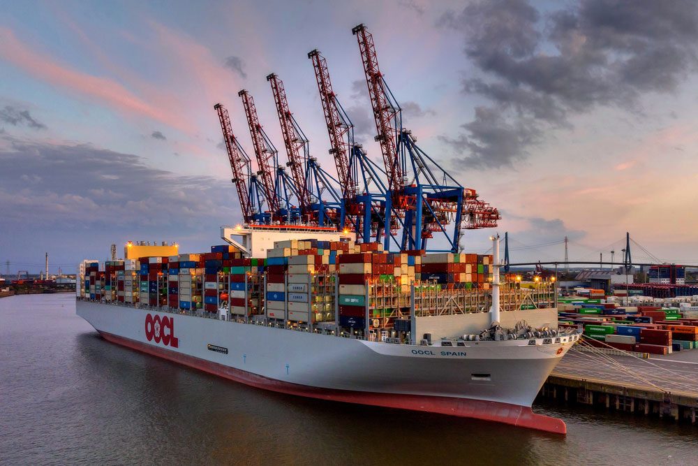 »OOCL Spain«: Megamax-Frachter erstmals in Hamburg
