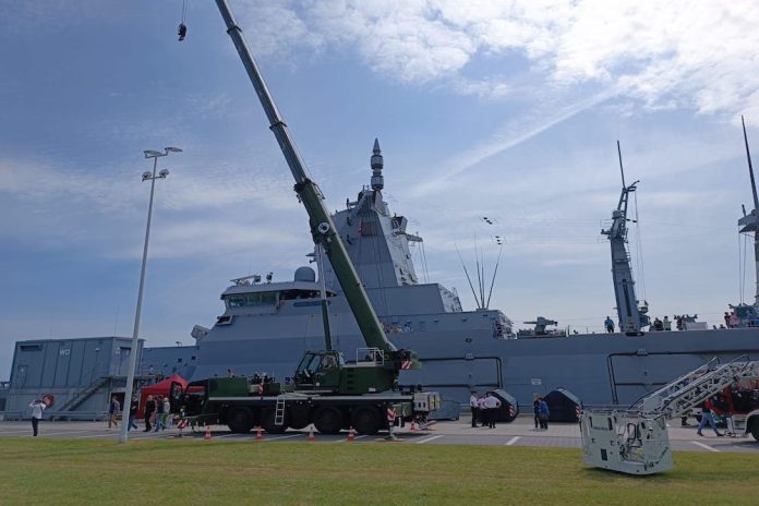 Navy receives new mobile heavy-duty crane
