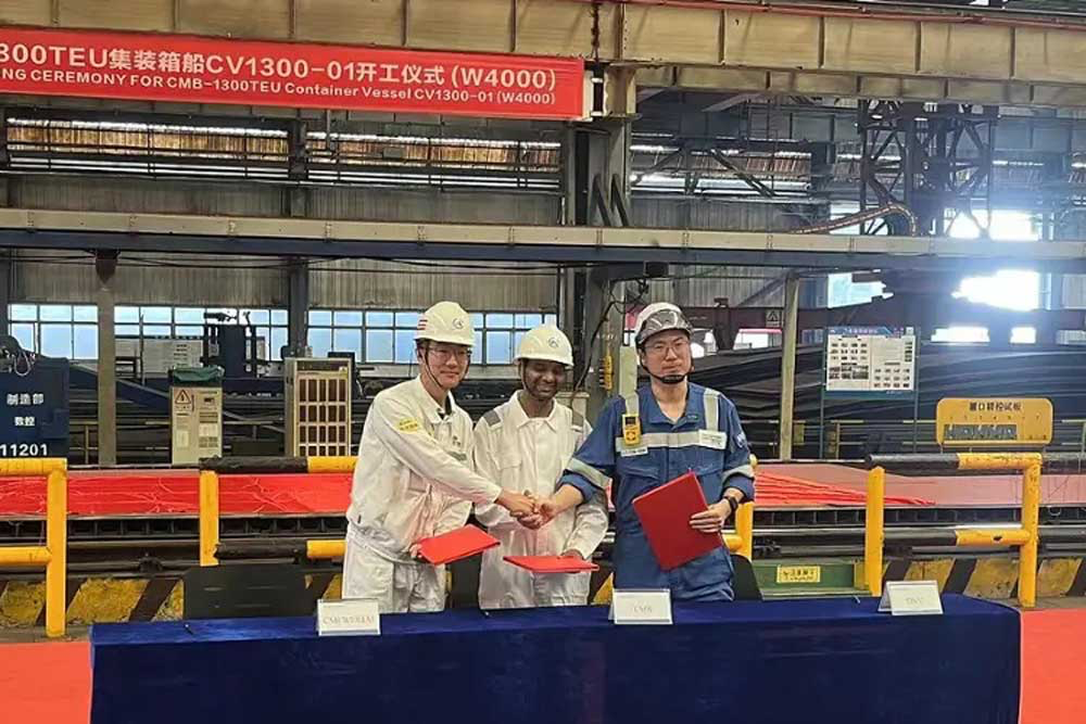 Stahlschnitt für erstes Containerschiff mit Ammoniak-Antrieb